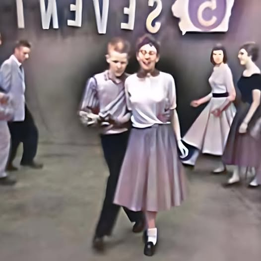 Do You Remember this legendary Dance from the 1950s, It brings strong ...
